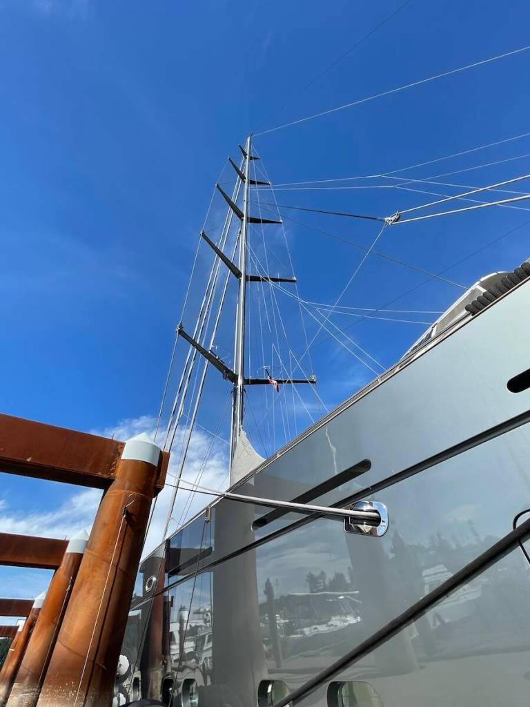 Standing tall: Largest single-masted boat ever built stops by Vancouver ...